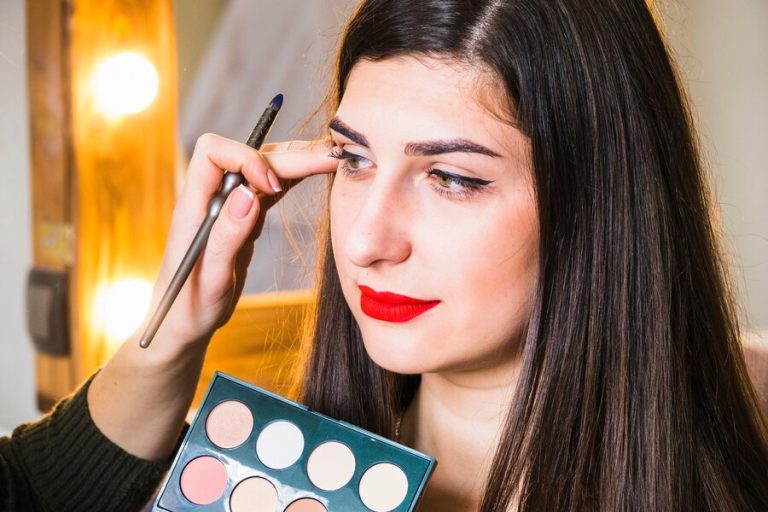 Smoky Eye? Snooze! Here's How to Slay Your Eye Makeup in 2024 - In ...